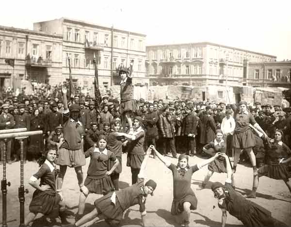 The Fountain Square in Baku and it's stories from the past