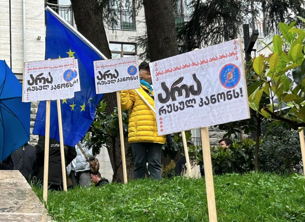 Media on "foreign agents" law / JAMnews